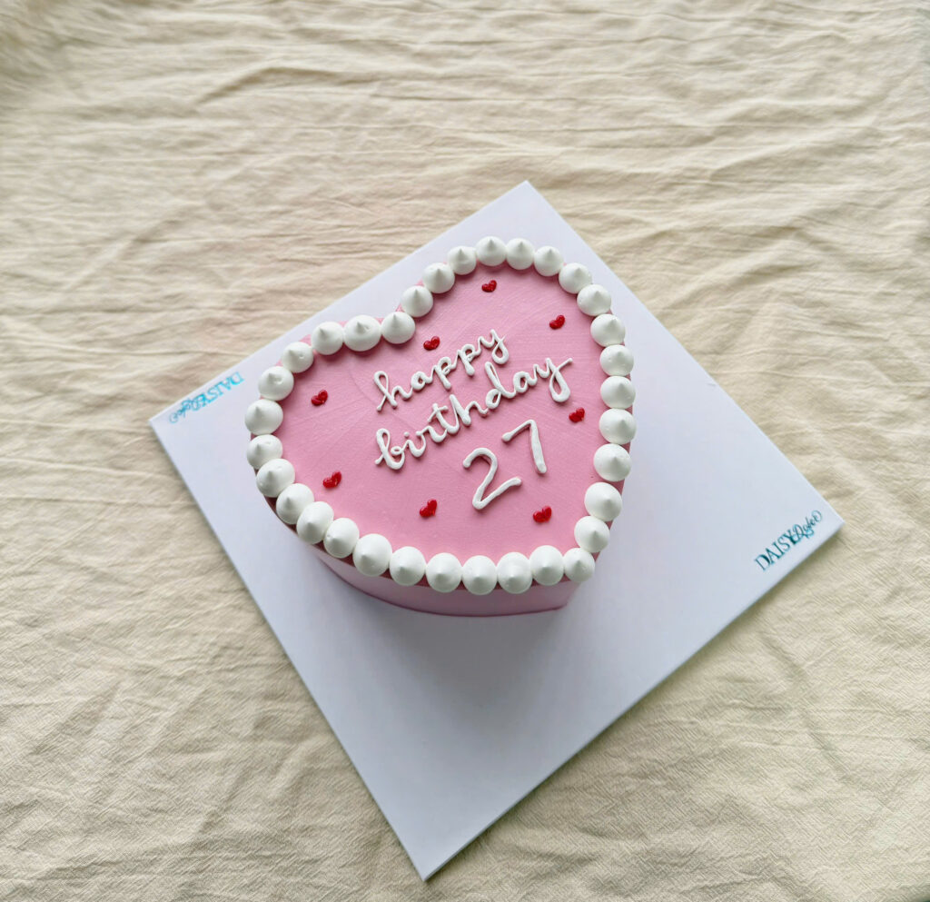 BÁNH TRÁI TIM HỒNG-ĐƠN GIẢN-SIMPLE-ANNIVERSARY - DaisyDolce
